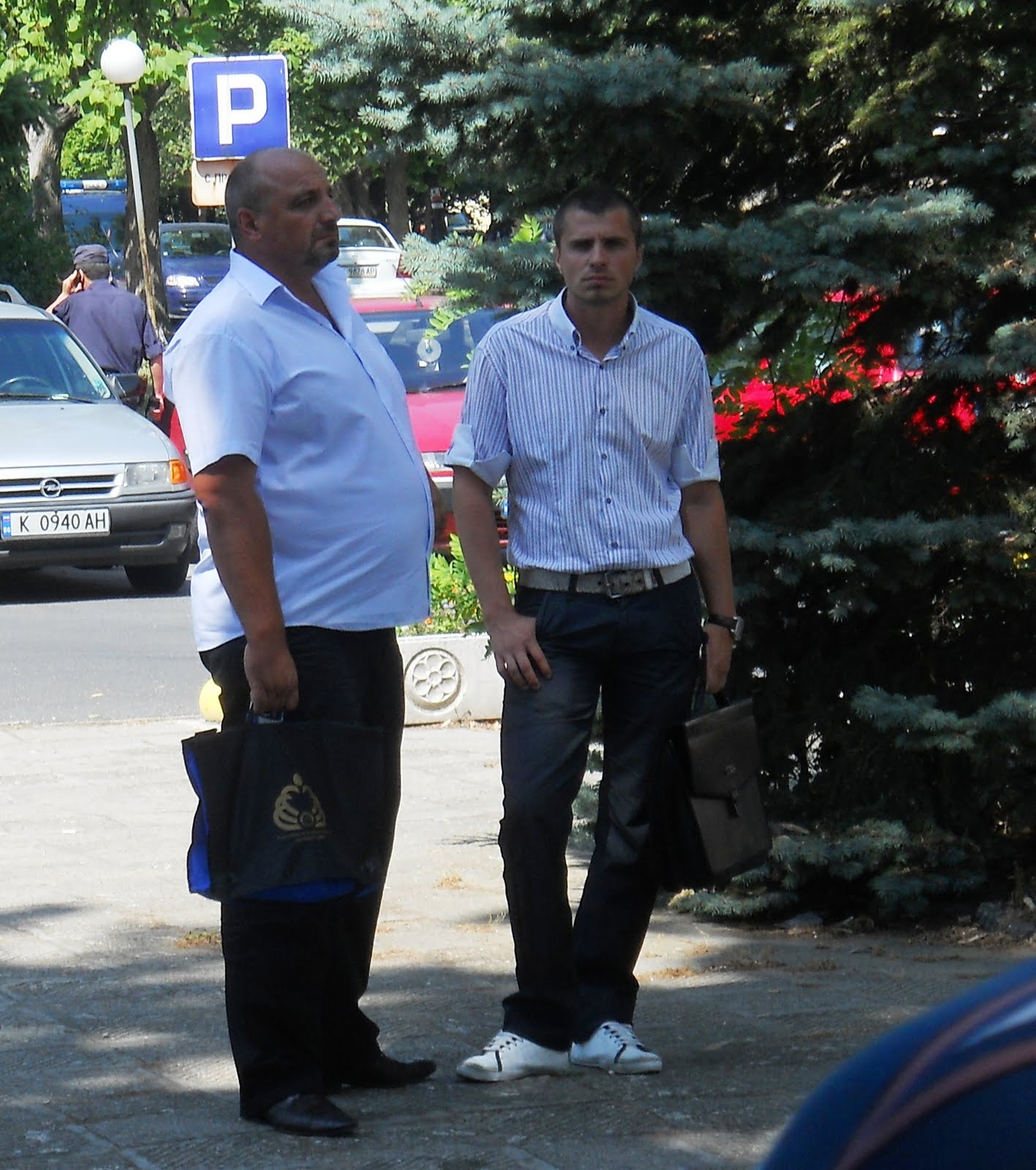 Росен Сираков: Апартаментът е на кредитора, акцията е харчене на пари ...