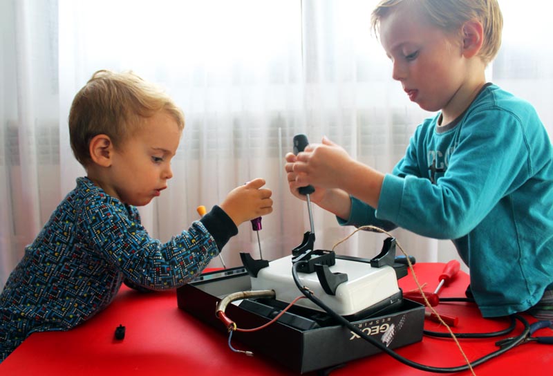 To create moments: WEEK 2. We play how to be mechanics.