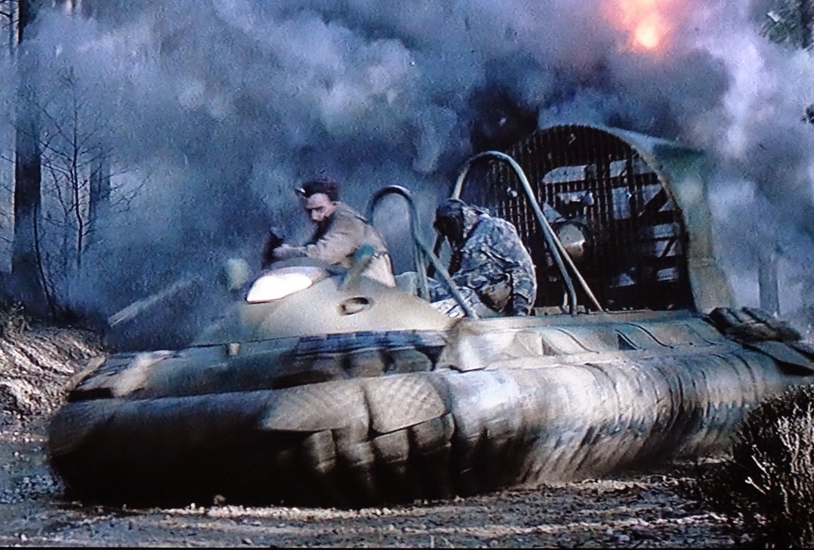 007 TRAVELERS: 007 Vehicle: Hovercraft / Die Another Day (2002)