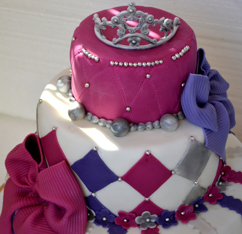 CARMEN'S ART CAKES -Bucuresti: Tort cu tiara (coronita)