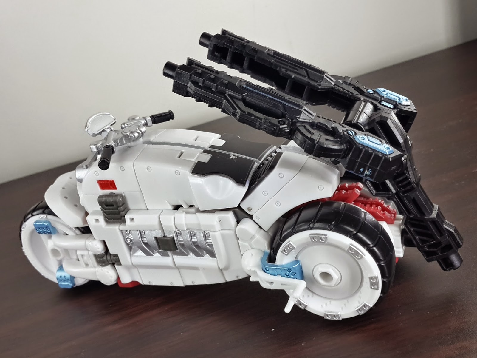 Blog Transformers.com: 1124: TFC Warning Line (Protectobot Groove)