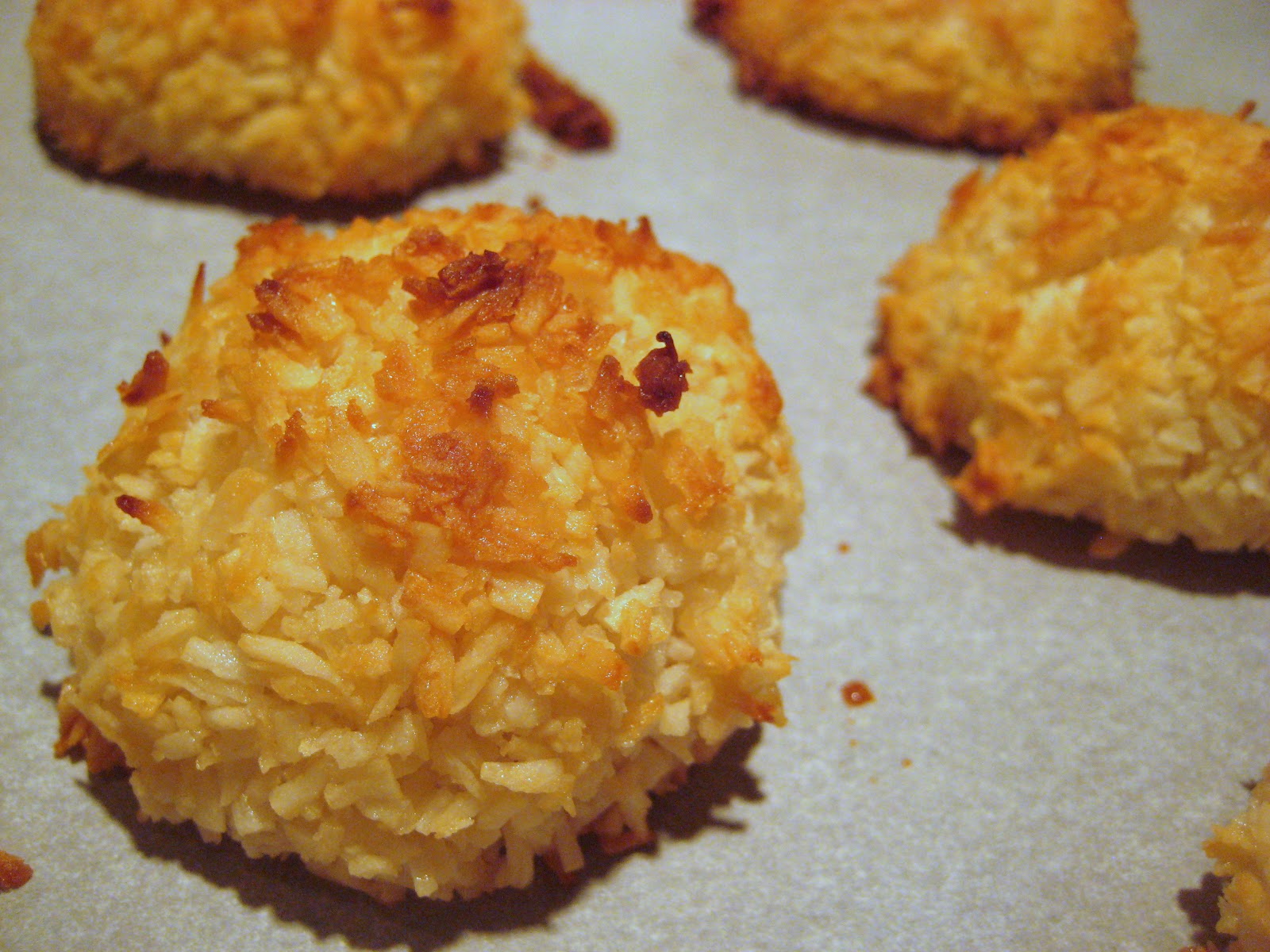 Anktangle: 3 Ingredient Coconut Macaroons