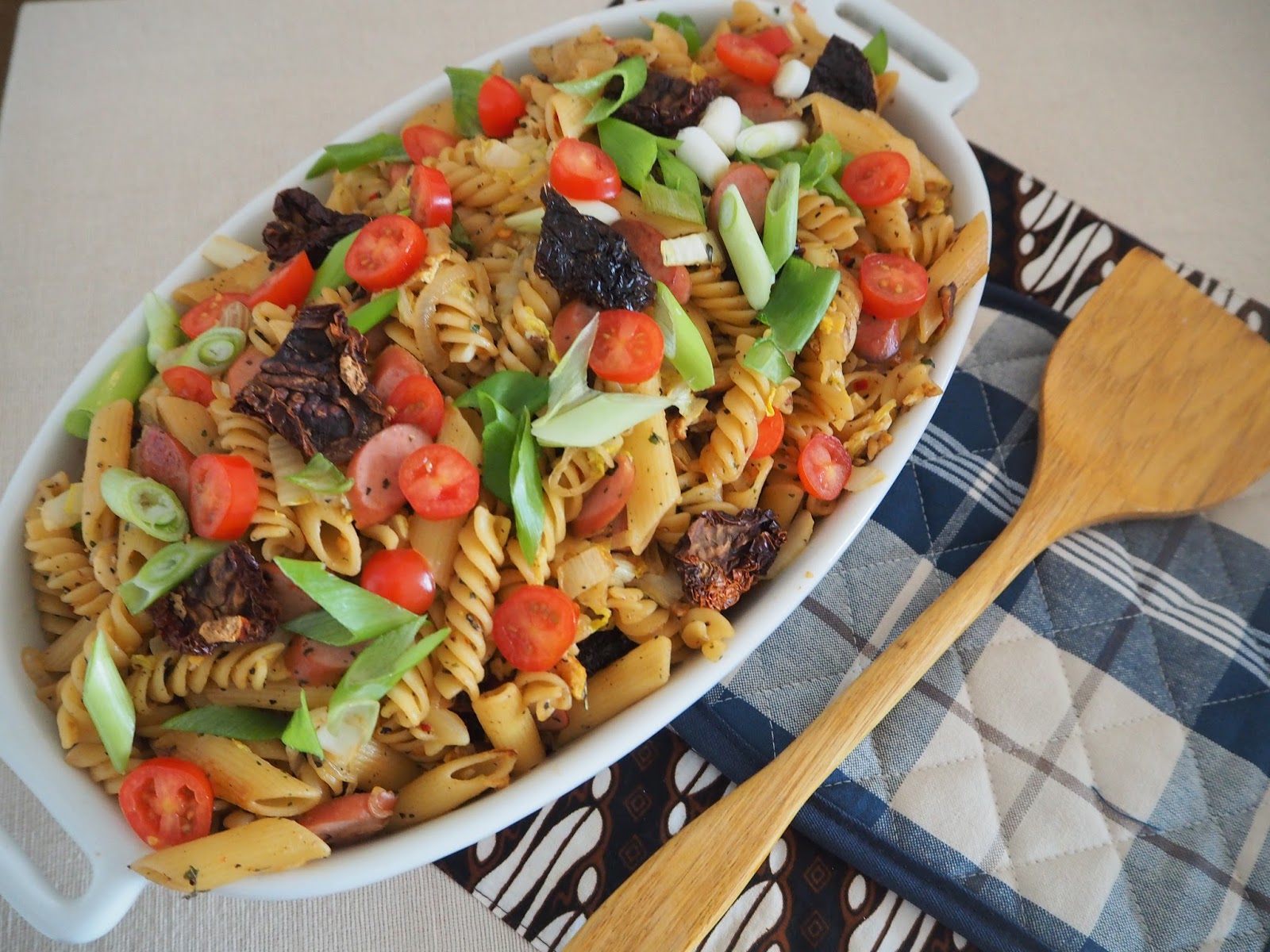 STIR FRY FUSILLI & PENNE RIGATE PASTA WITH DRIED & CHERRY TOMATO ...