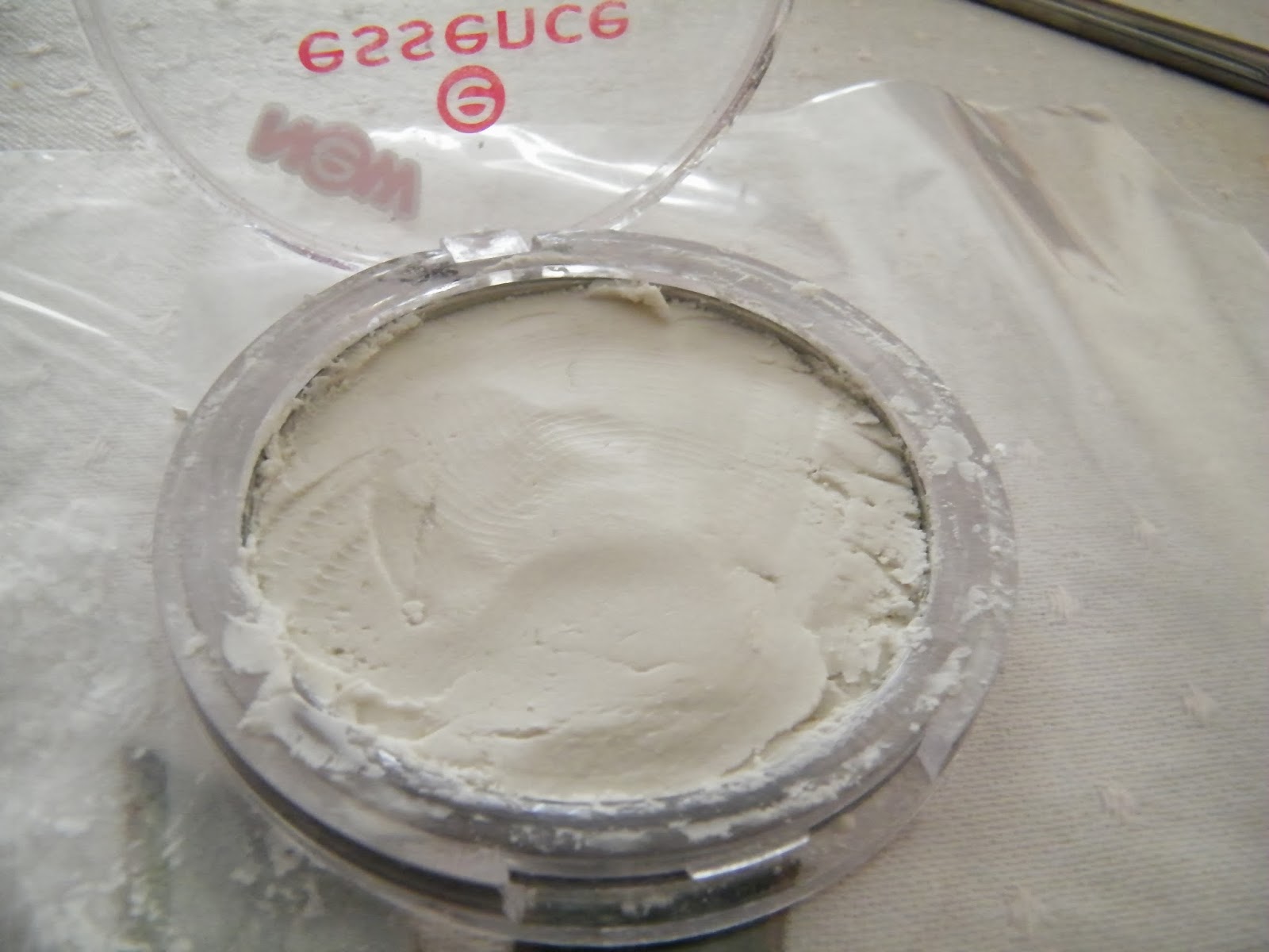 noxyism: How to Repair Cracked Powder Makeup