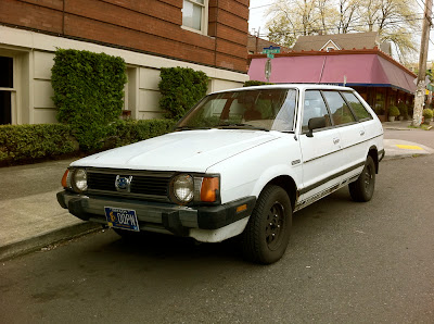 OLD PARKED CARS.: 1980 Subaru DL Wagon.