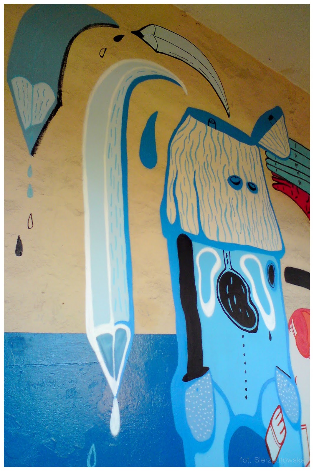 Vera King i Magda Drobczyk - graffiti na przystanku Gdynia Grabówek SKM ...