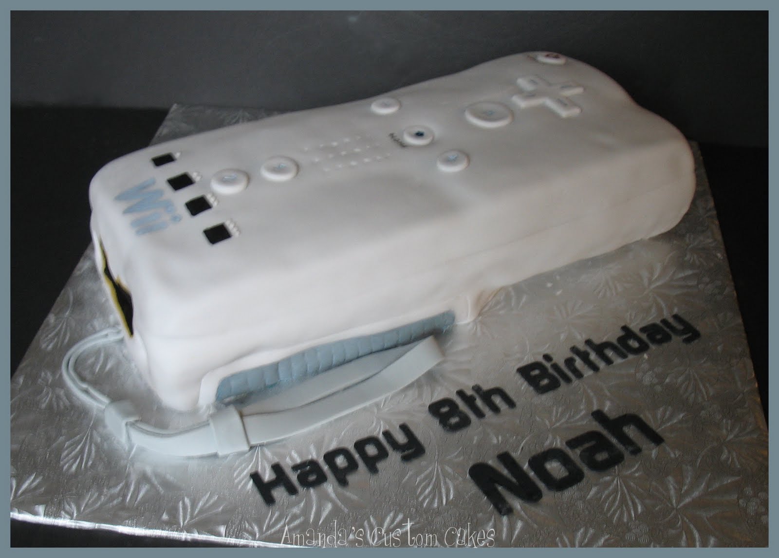 Amanda's Custom Cakes: Wii Remote Cake