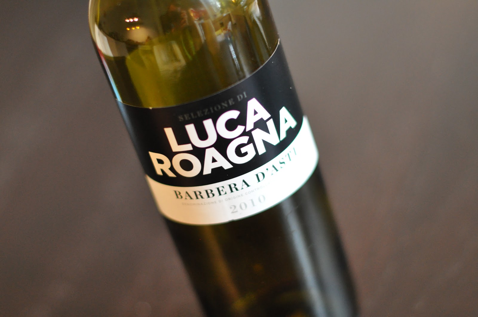 Kristian kokkelerer ting han ikke kan (og drikker vin i mellomtiden ...