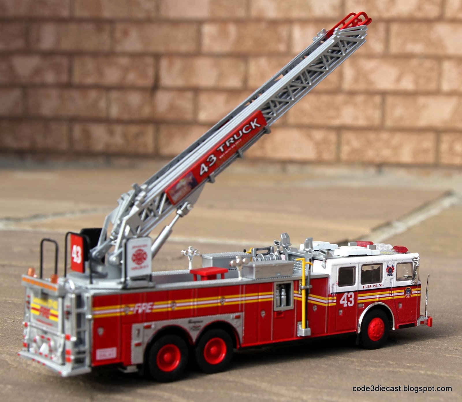 My Code 3 Diecast Fire Truck Collection: Seagrave Rear Mount Ladder ...