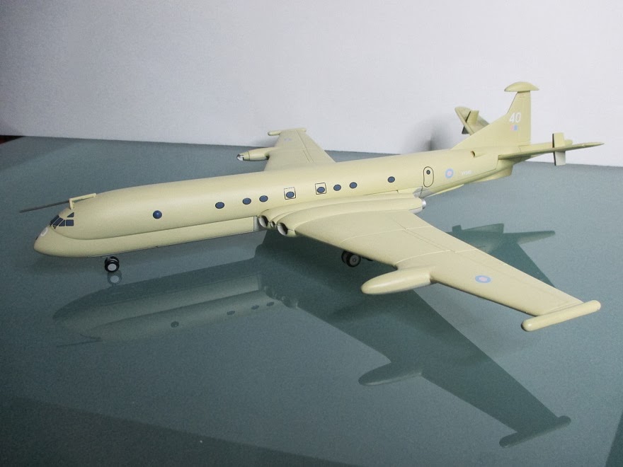 1/144 airbattle: 1/144 Hawker Siddeley Nimrod MR2 - by Corgi