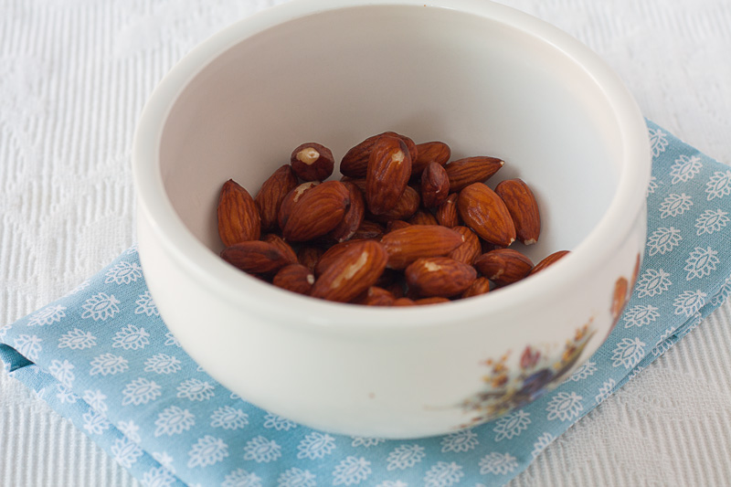 Kako jednostavno i brzo oljuštiti bademe? | Na tanjiru