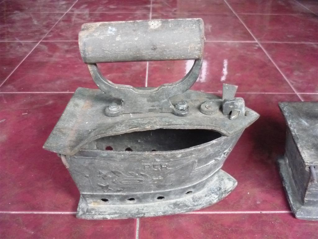 Barang Antik - Setrika Besi Kuno