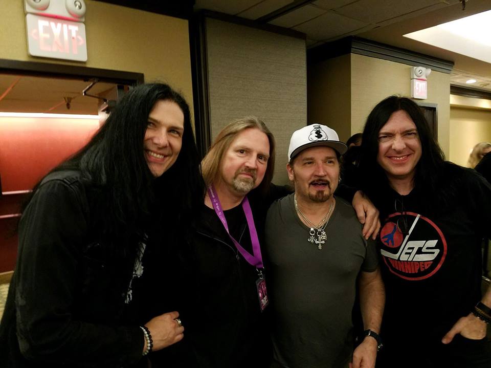 KISS LA BANDA MÀS CALIENTE DEL MUNDO: TODD KERNS, KARL COCHRAN, ERIC ...