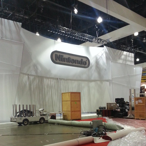 NintE3ndo: Asi esta quedando el stand de Nintendo