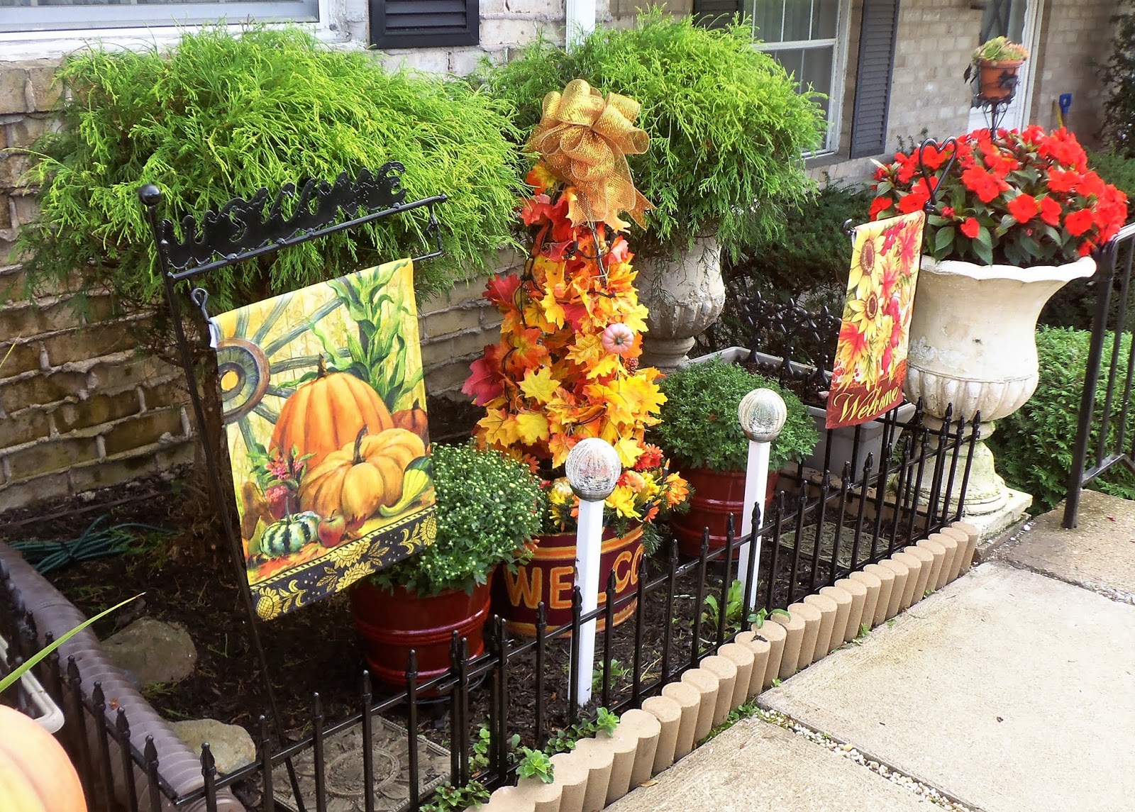 DEBBIE-DABBLE BLOG: Fall Front Yard and an Amazing Sunset, 2018