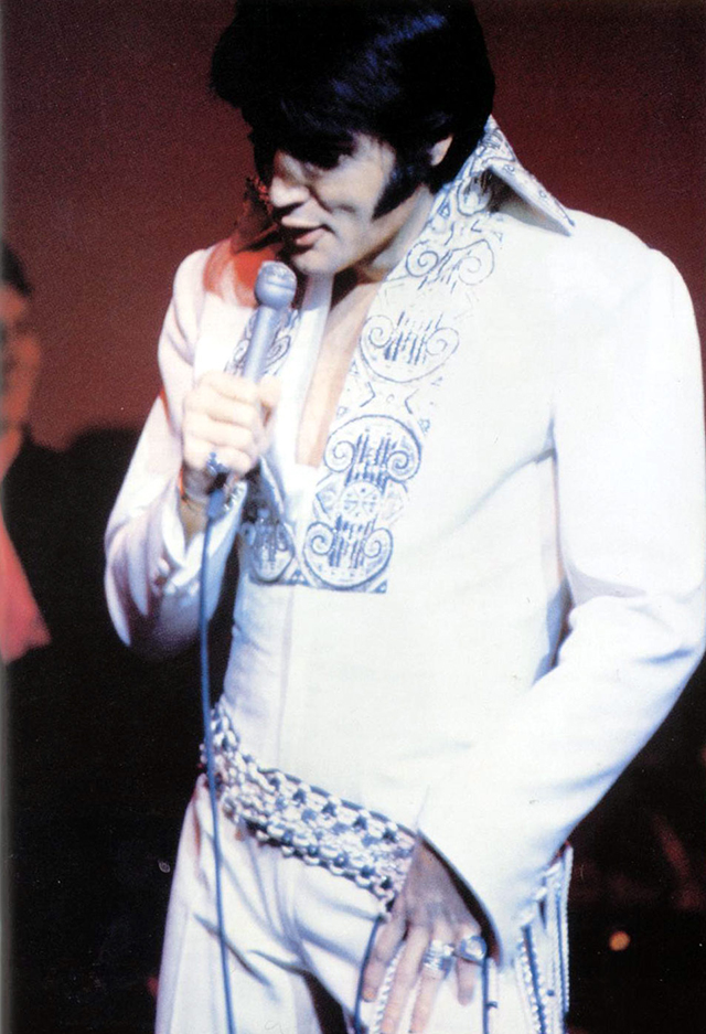 The World of Elvis Jumpsuits – 68 Pictures of Elvis Presley Performing ...