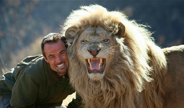 JUST WOW!-MANUSIA YANG BERSAHABAT DENGAN SINGA (11 FOTO, 1 VIDEO ...