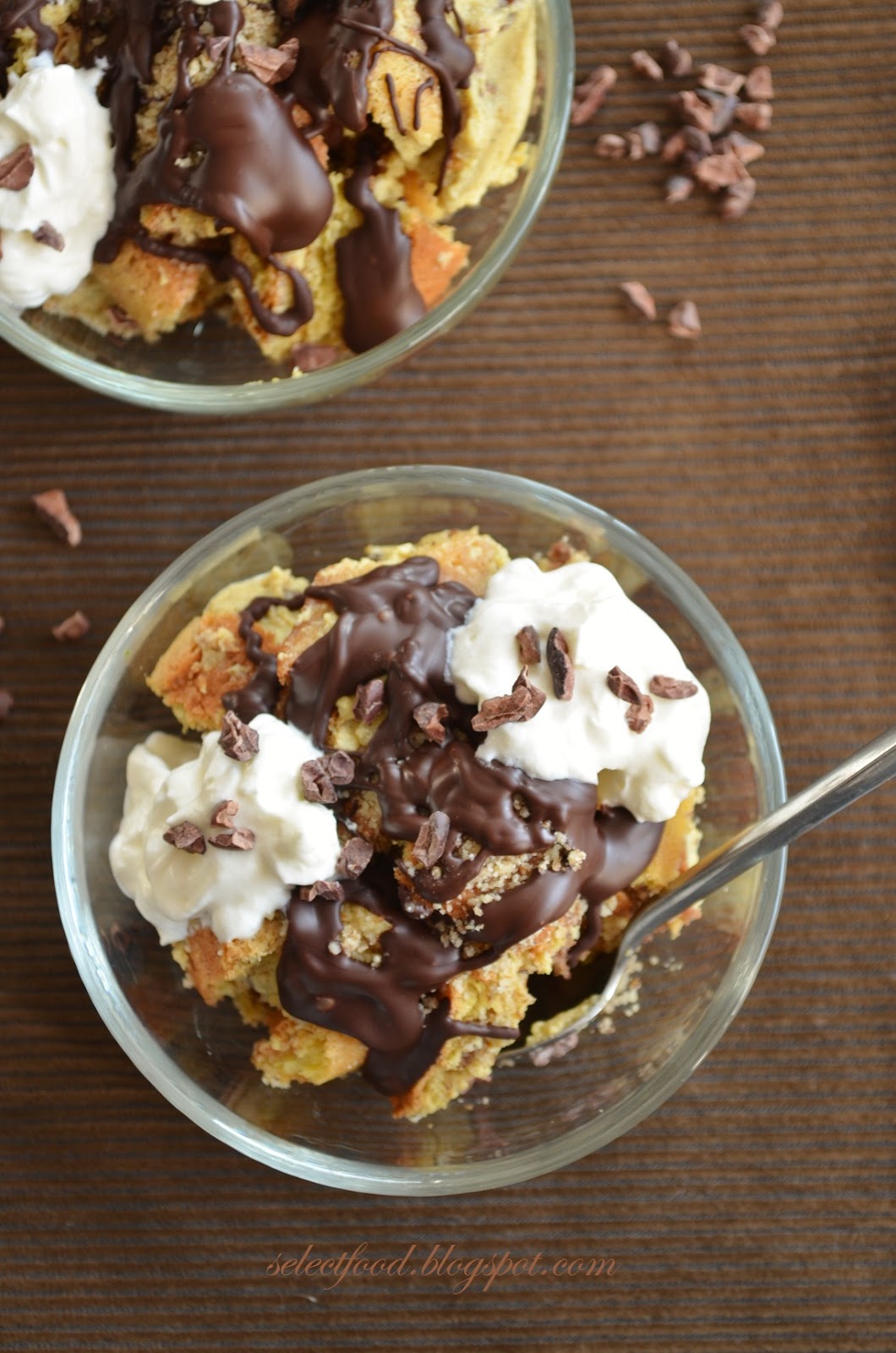 Select food: Hungarian dessert somlói galuska