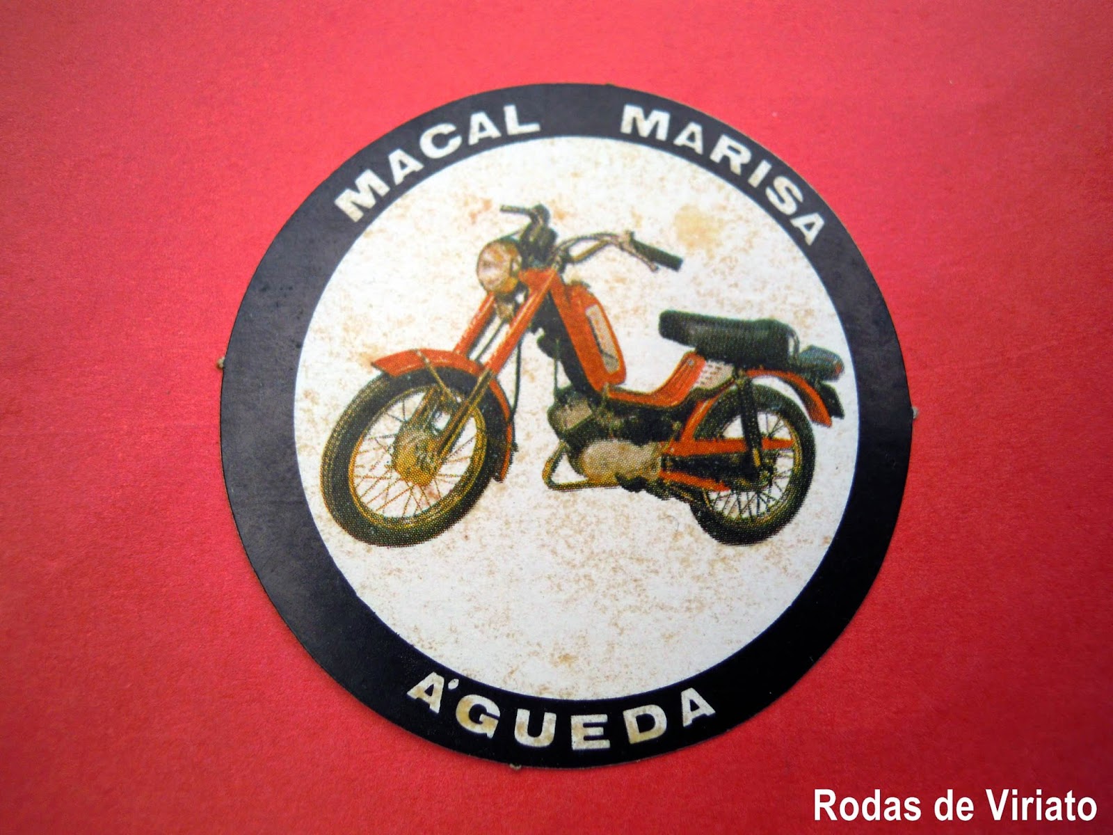 Autocolante redondo com Macal Marisa