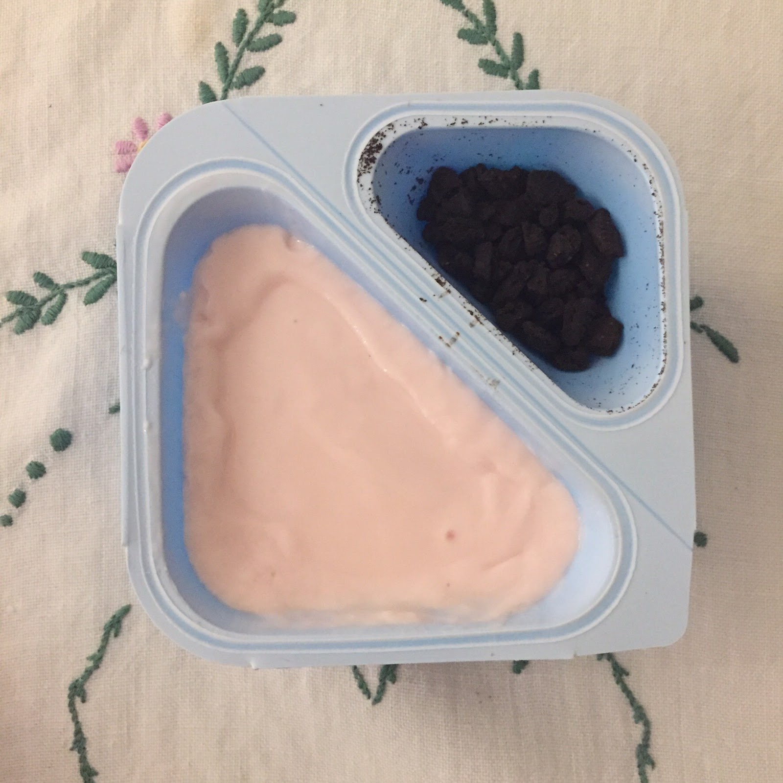 Archived Reviews From Amy Seeks New Treats: NEW! Müller Strawberry Oreo ...