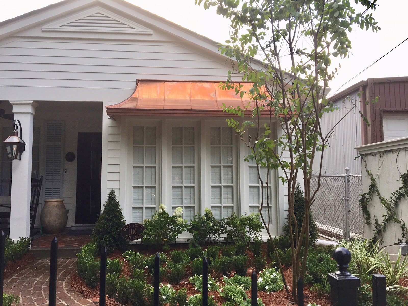 The Uptown Acorn: The Acorn Cottage {Landscape Complete}