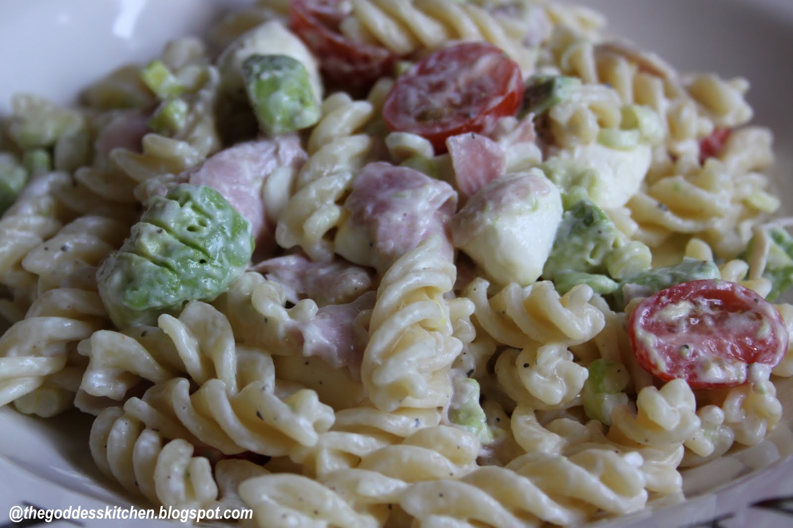 ♥ The Goddess's Kitchen ♥: Creamy Pasta Salad with Ham, Avocado, Tomato ...