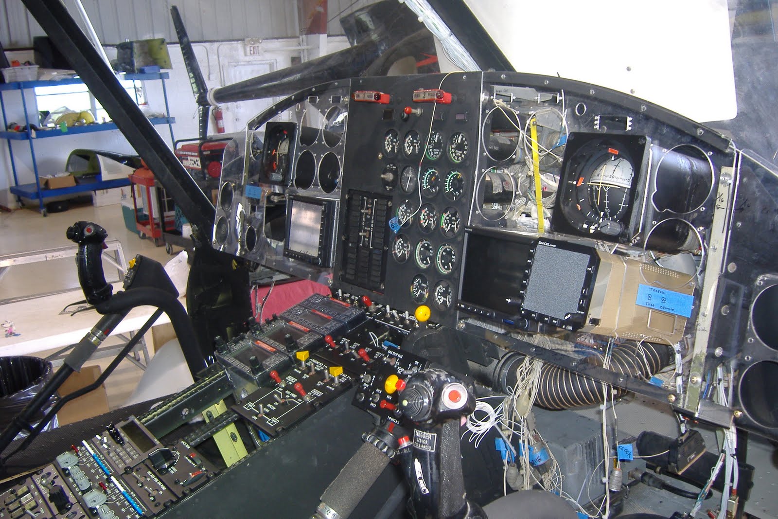 Aero Interiores by L´AEREO: Bell 212 INSTRUMENT PANEL UPGRADE & AVIONICS