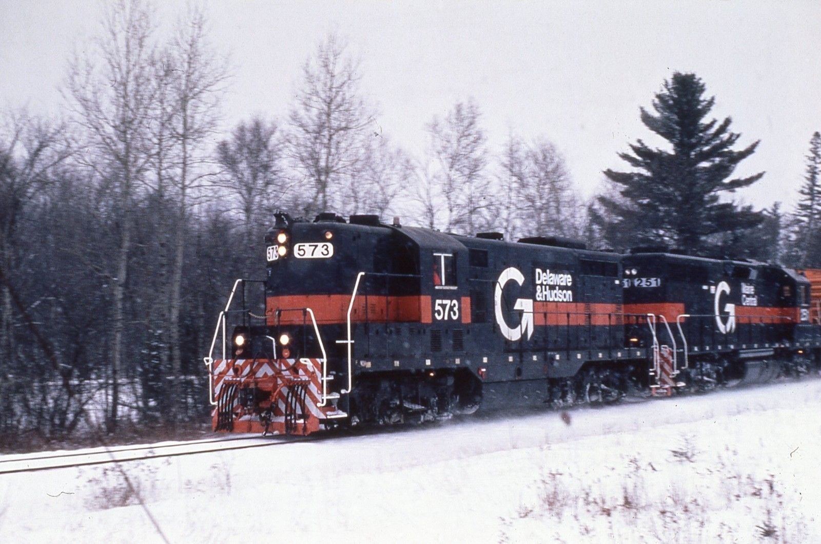 D & H "Colonie Main" layout: D&H Geep #573