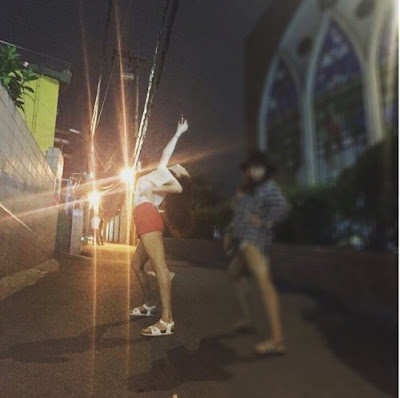 Recent pictures of Sulli hanging out at Kyungridan road surface