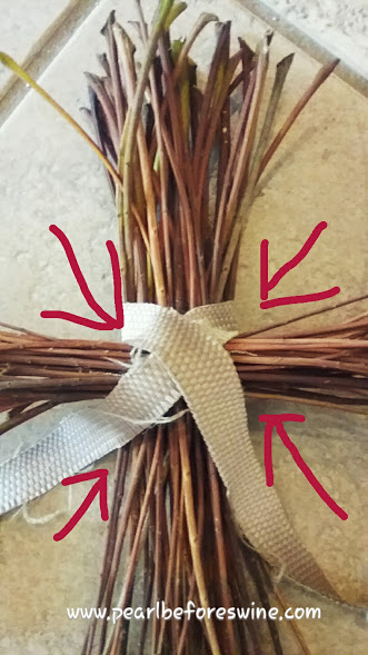 Then with a crisscross pattern, fold over the ends of the fabric ...