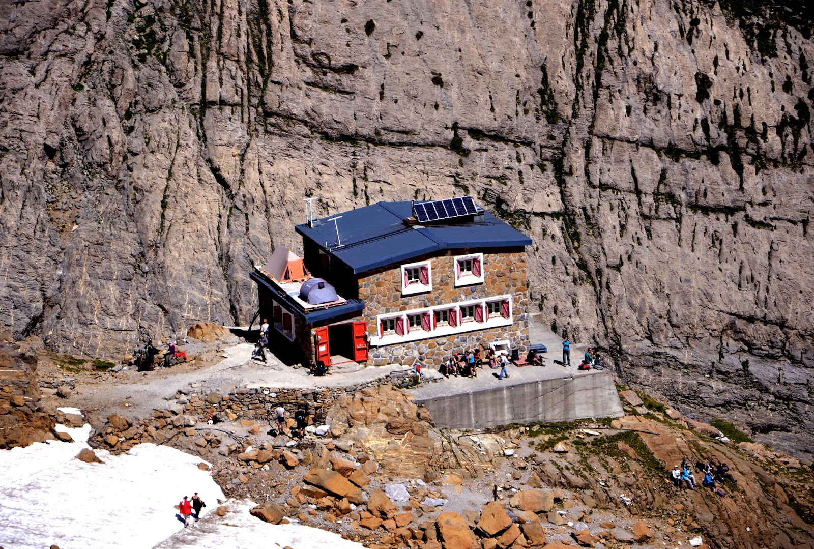 El sol de invierno que nos habita: Refugio de Sarradets