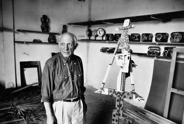 20 Amazing Vintage Photographs of Pablo Picasso in His Studios From ...