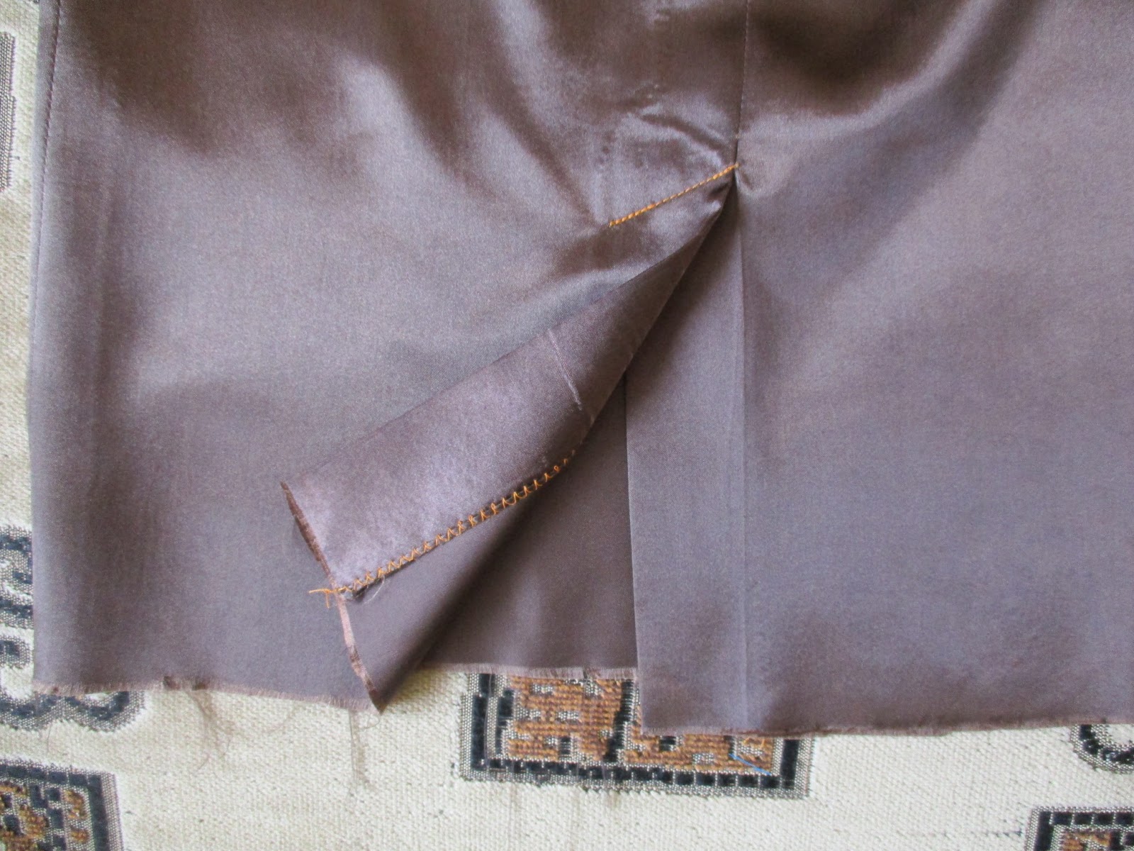 Rasa's advices how best to sew: Sew pencil skirt with lining. Step 10 ...