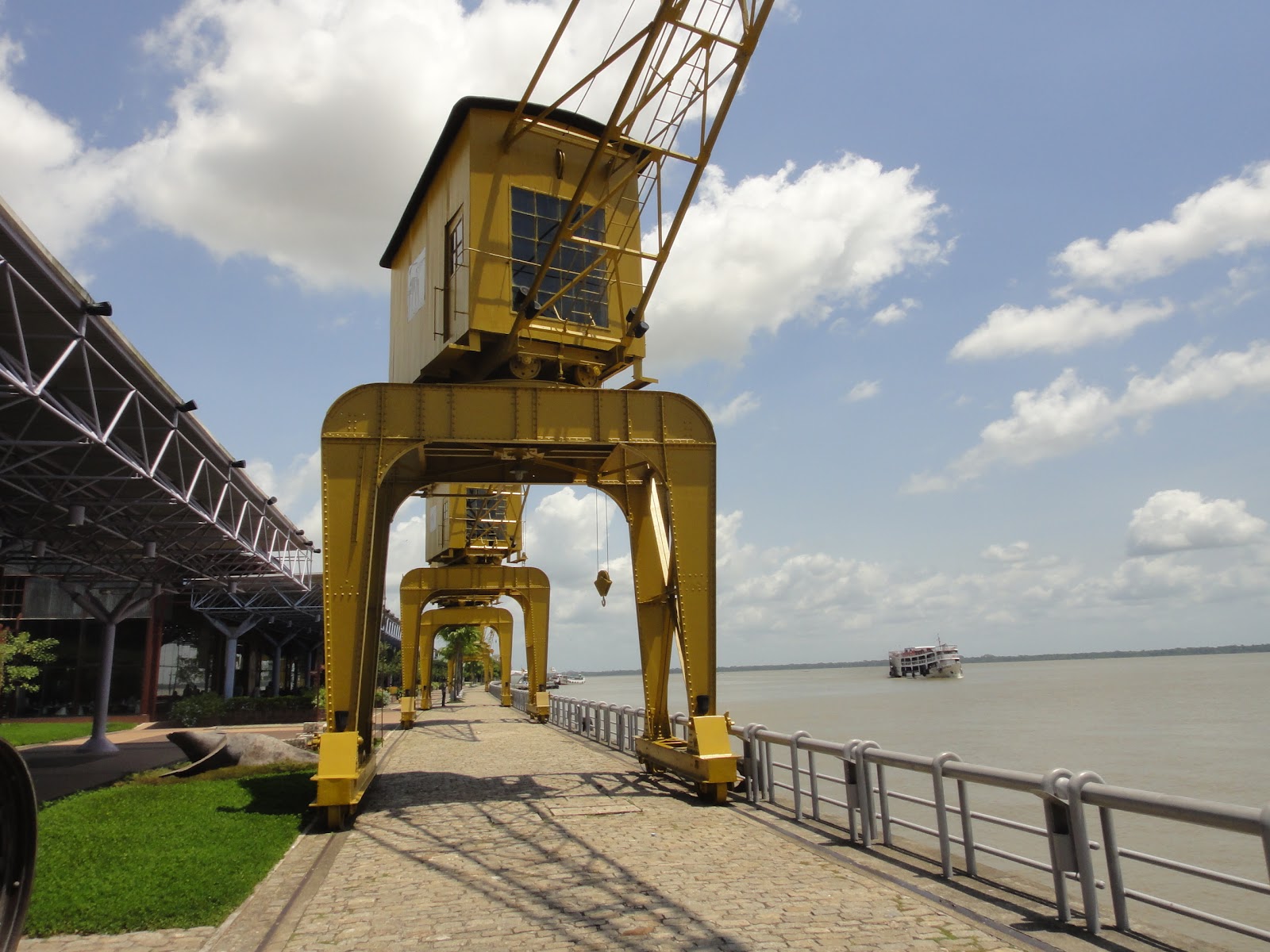 UM DIA APÓS O OUTRO: ESTAÇÃO DAS DOCAS - BELÉM (PA)
