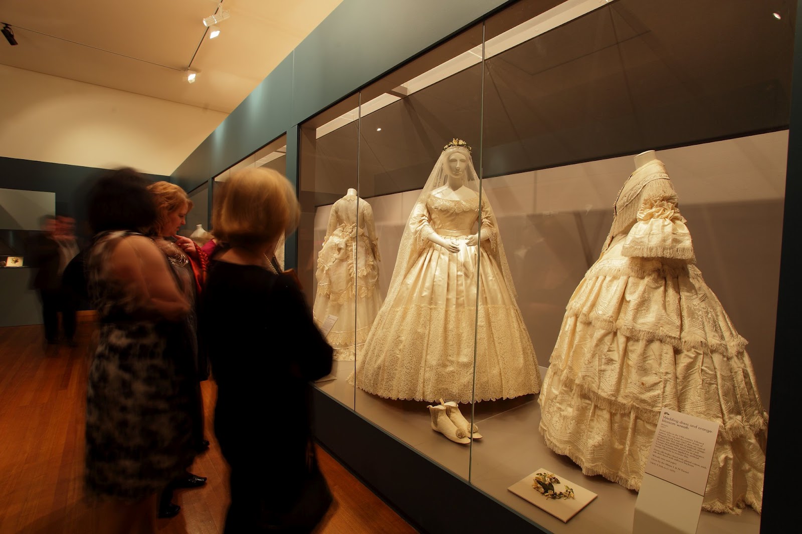 Linda Britten Australia: The white wedding dress exhibition