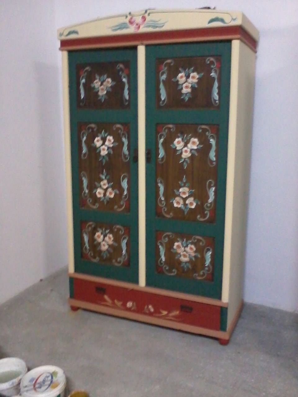 CLAUDIU BIXA: Mobila pictata Rasnov