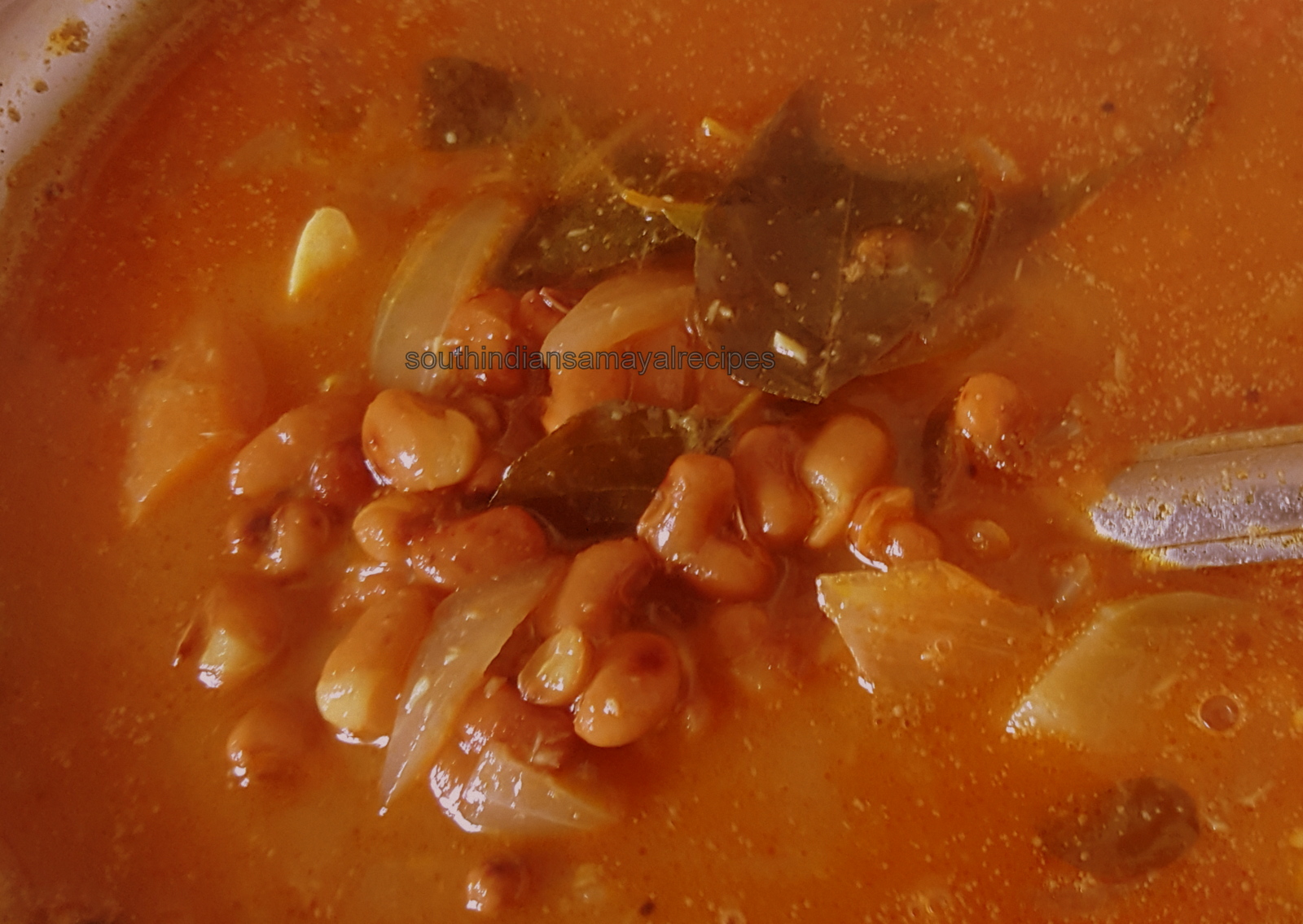 Thatta Payir / Karamani Kara Kulambu Recipe | South Indian Samayal Recipes