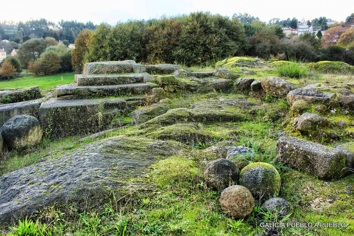 GALICIA PUEBLO A PUEBLO: CASTELO DA ROCHA FORTE, SANTIAGO DE COMPOSTELA