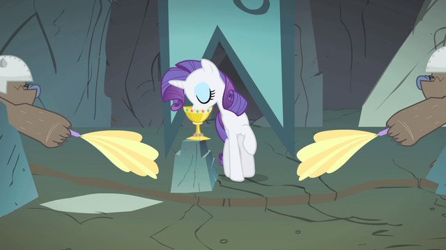 Trotting Through Life: Rarity Retrospective: A Dog and Pony Show