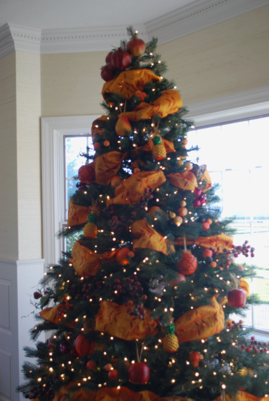 Sweet Chaos Home: My Colonial Christmas Tree