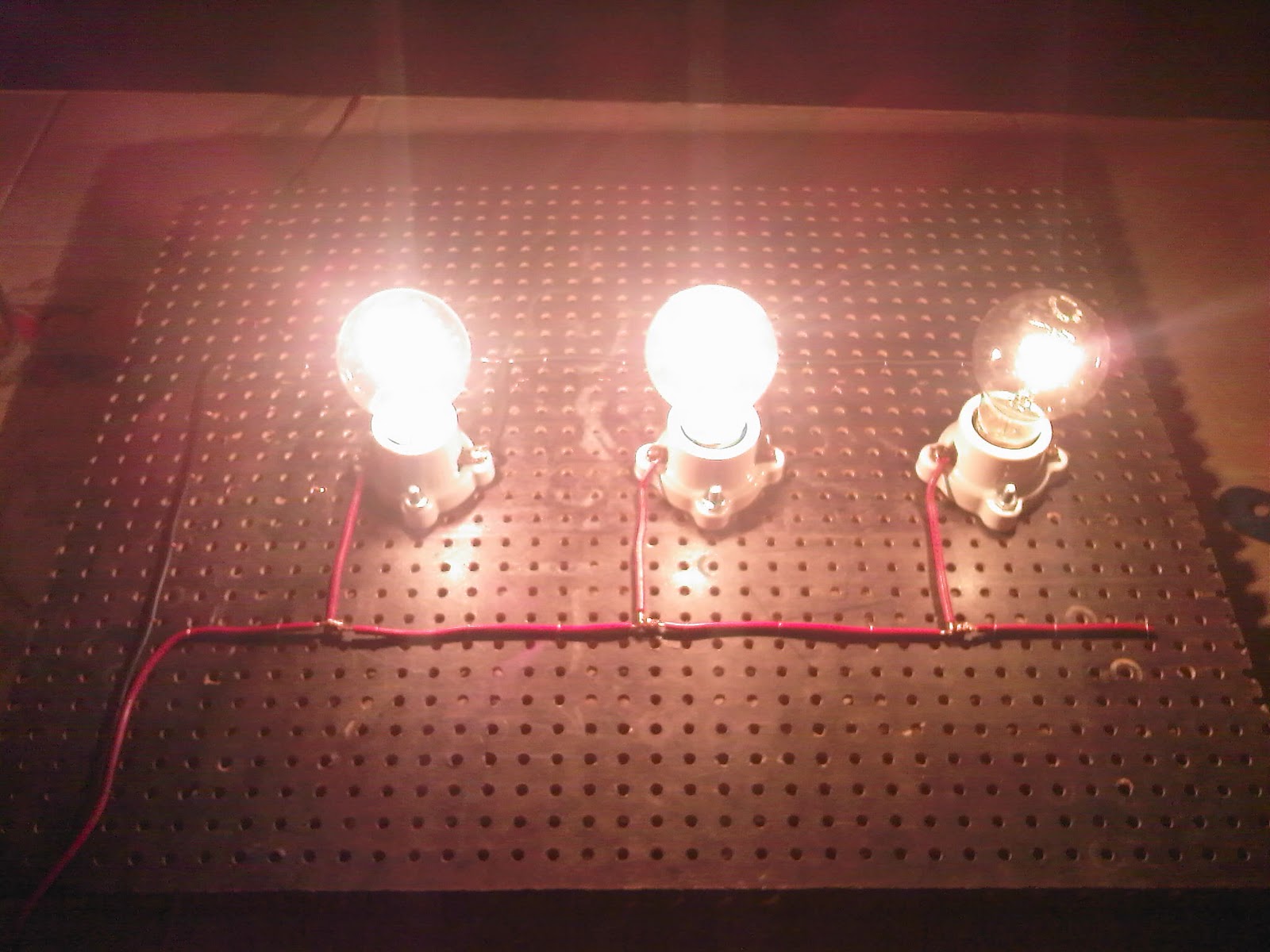 Circuitos paralelo y serie de resistencias: circuitos de focos y diodos ...