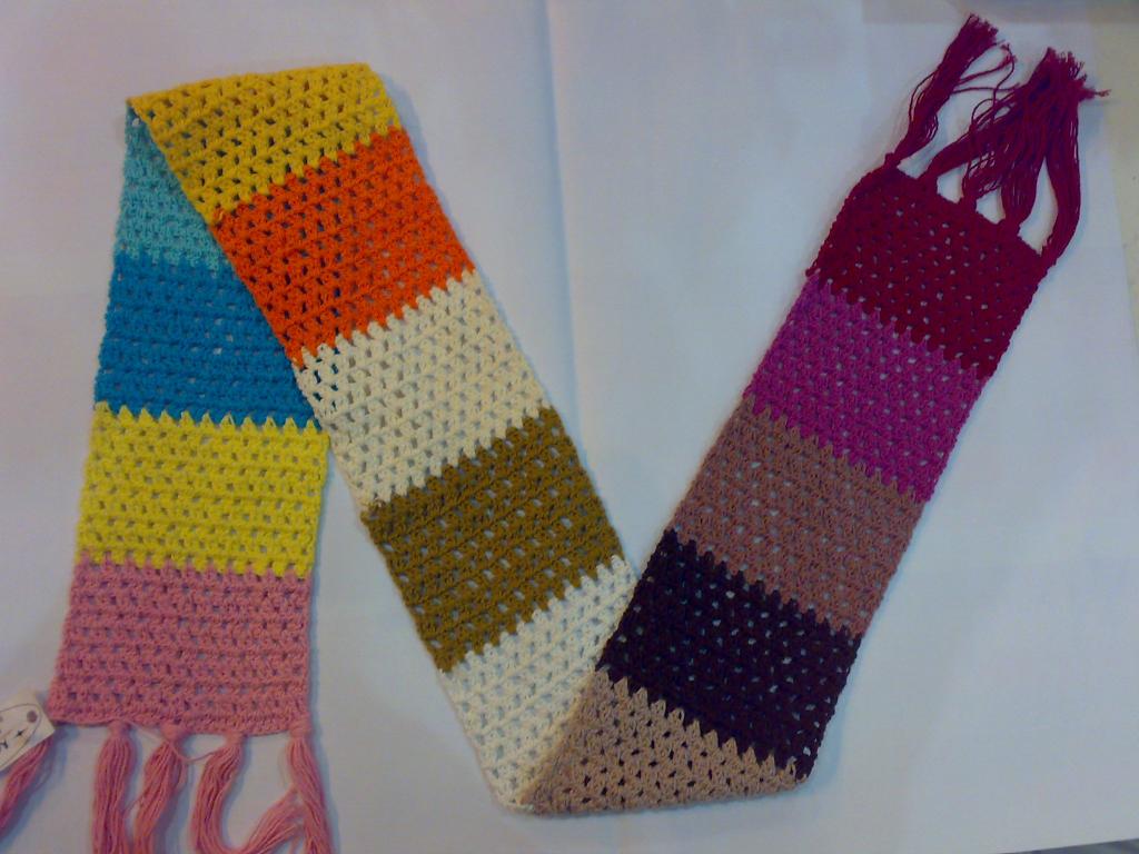 Sela Venus: 6 Tips Mencuci Syal Rajutan Tangan agar Tahan Lama