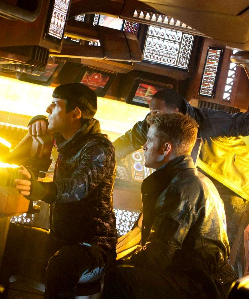 SNEAK PEEK : "Star Trek Into Darkness": Behind-The-Scenes Footage