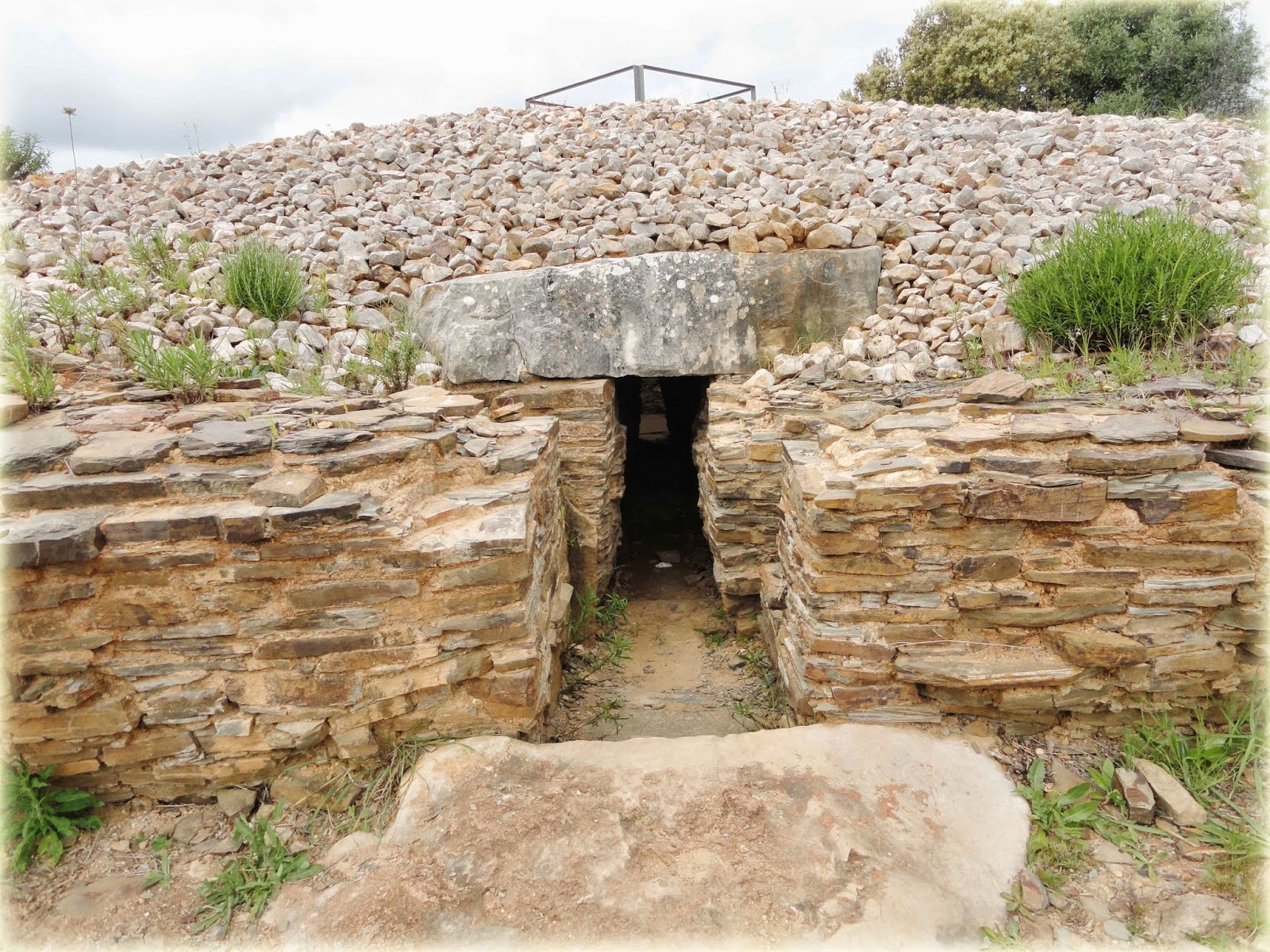 Viajar só?: Nos monumentos megalíticos de Alcalar!