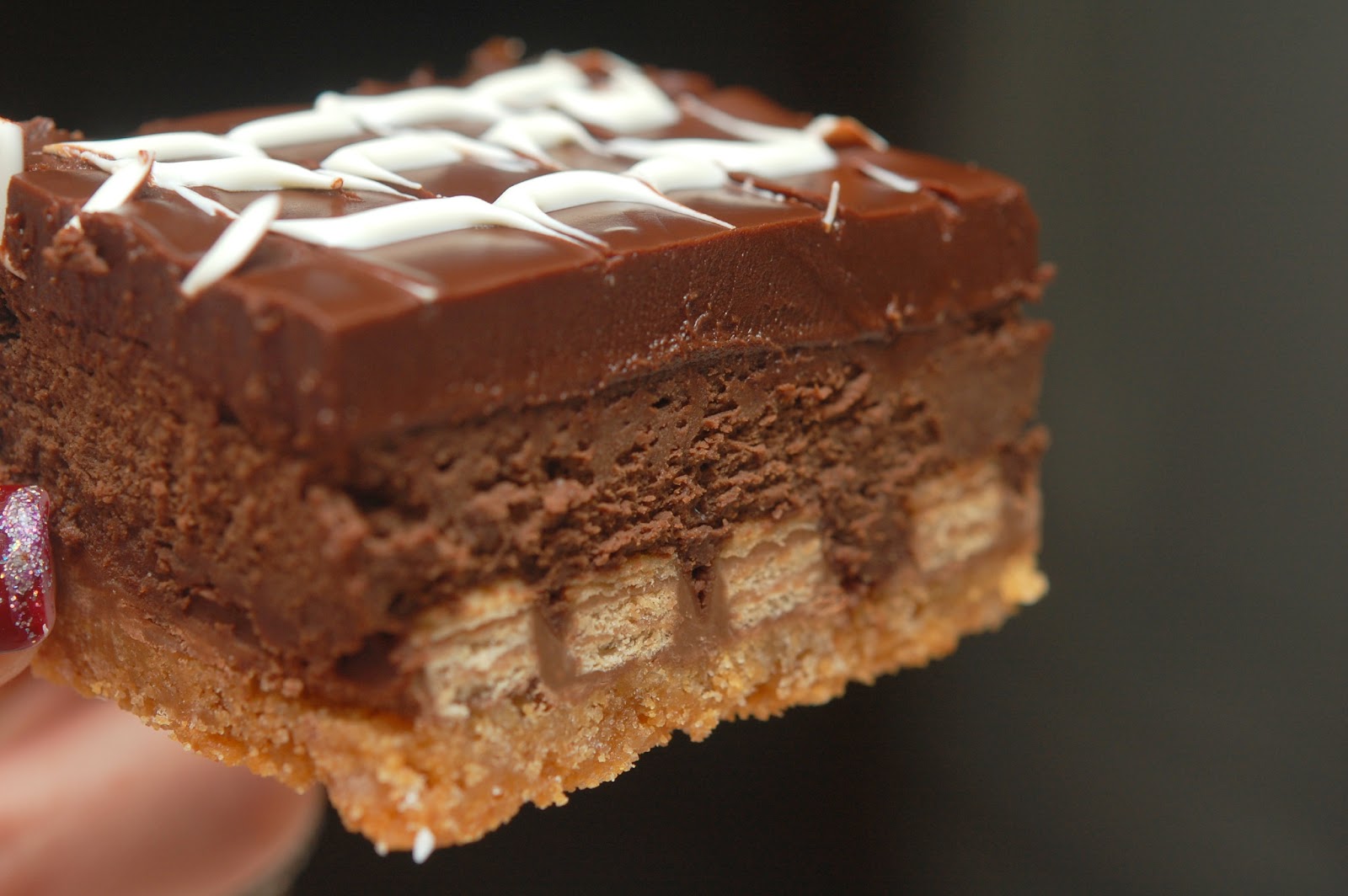 QUADRUPLE LAYER CHOCOLATE CHEESECAKE KIT KAT BARS - Hugs and Cookies XOXO