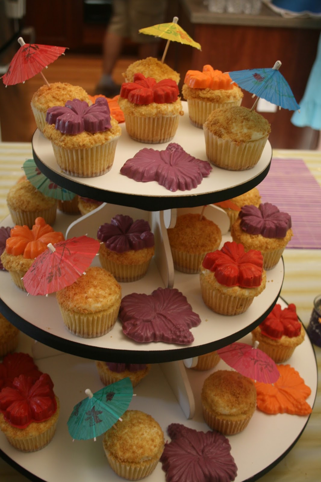 cupcakes by jenna-marie