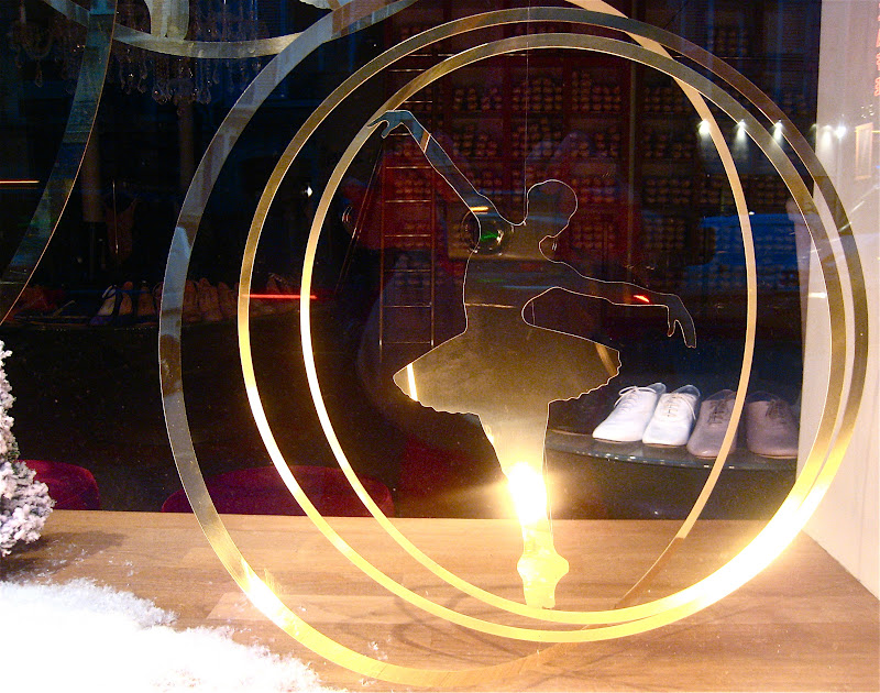 SENS ET LE DIRE: REPETTO : DES VITRINES EN MOUVEMENTS PERMANENTS ...