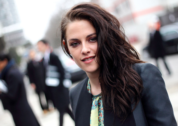 Hairstyle Photo: Kristen Stewart Long Wavy Cut Hairstyle Lookbook Hairstyle Photo: Kristen Stewart Long Wavy Cut Hairstyle Lookbook