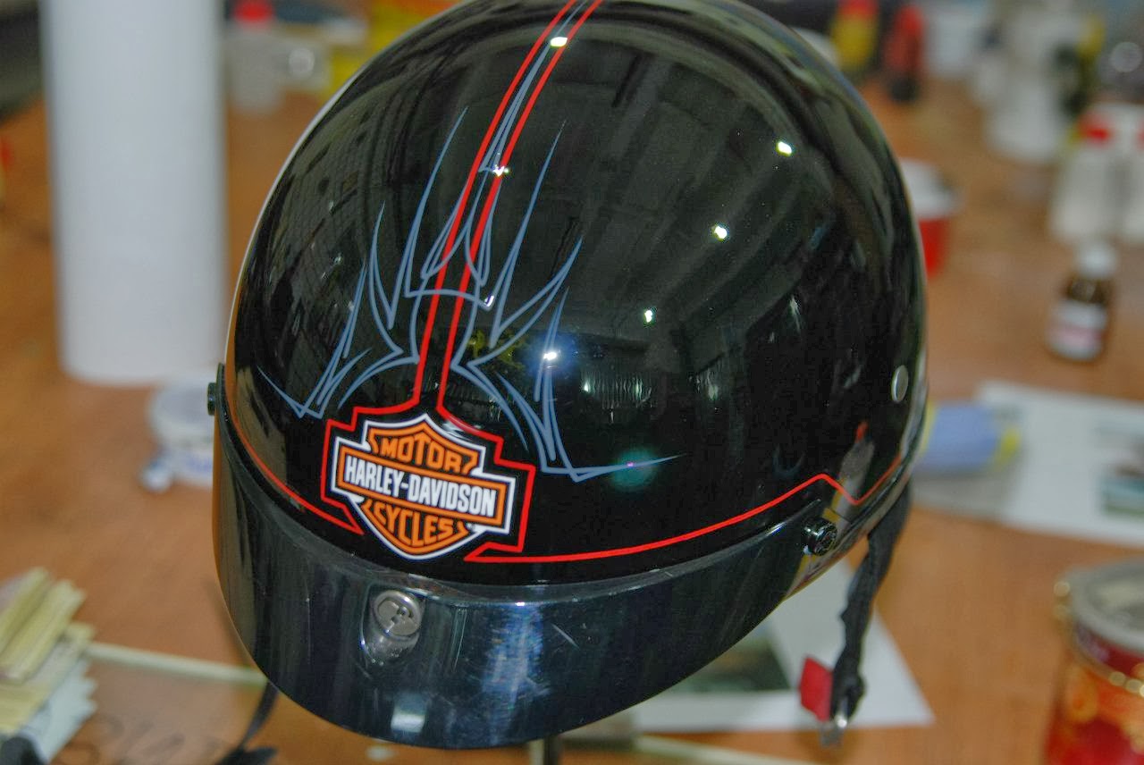 Live Lines oldskool art: Harley-Davidson pinstriping helmet