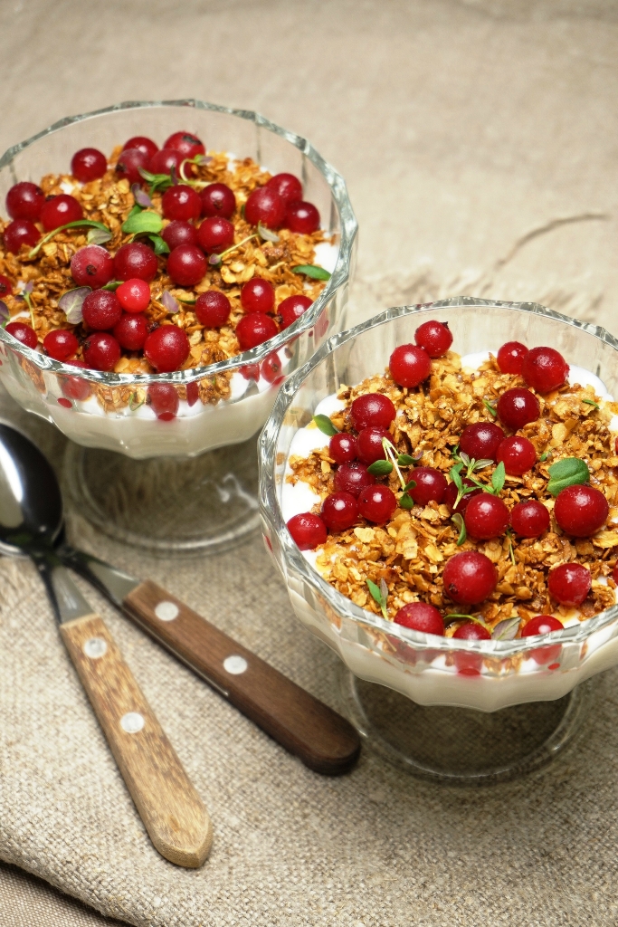 Pisut retrot: Piimakissell krõbedate kaerahelveste ja punaste sõstardega